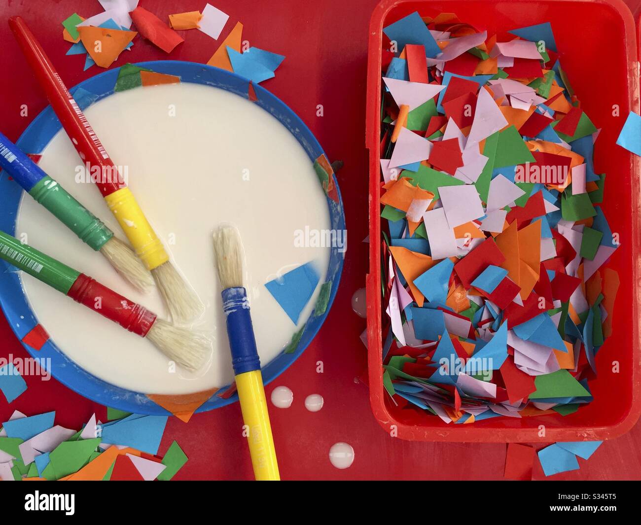 Paper and glue hi-res stock photography and images - Alamy