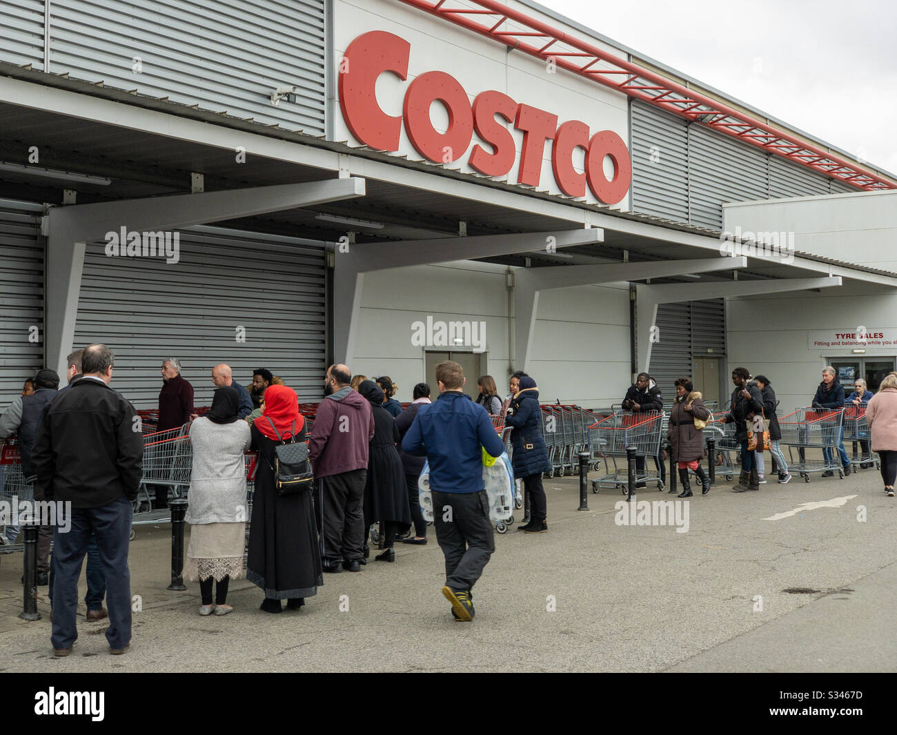 Queue toilet hi-res stock photography and images - Alamy