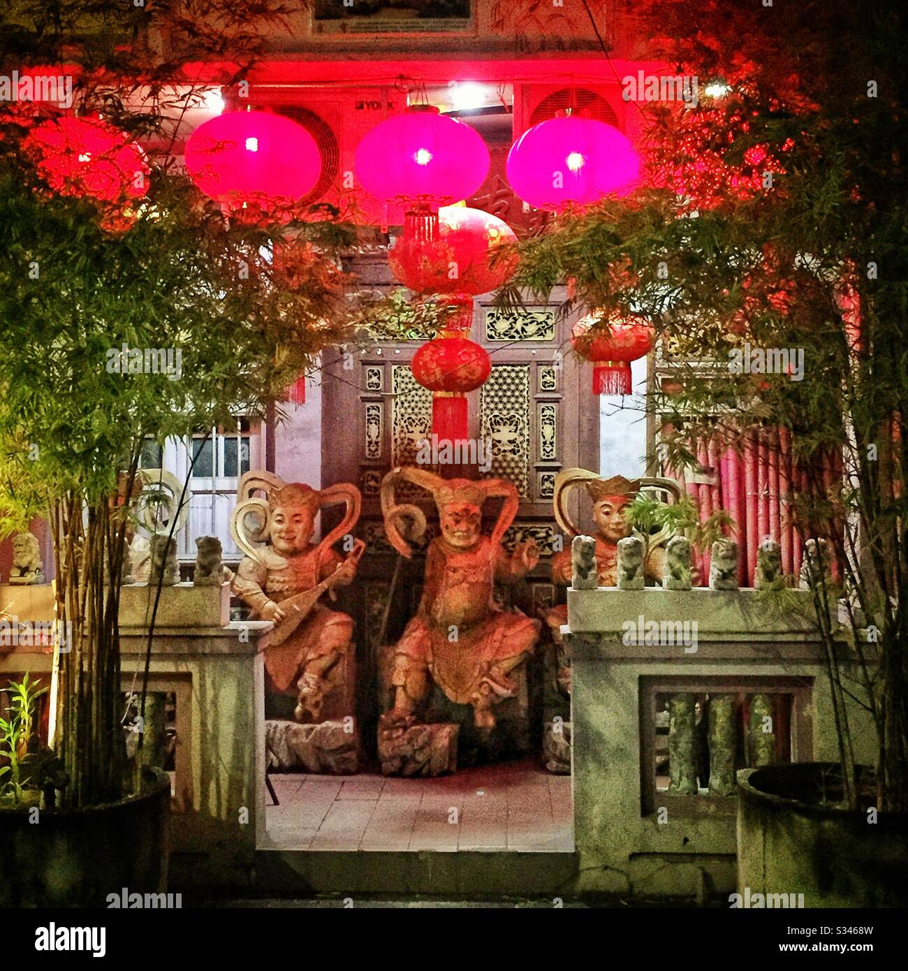 Religious goods hi-res stock photography and images - Alamy