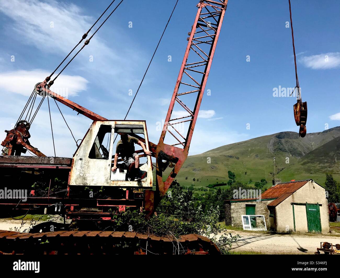 Abandoned crane abandoned hi-res stock photography and images - Alamy