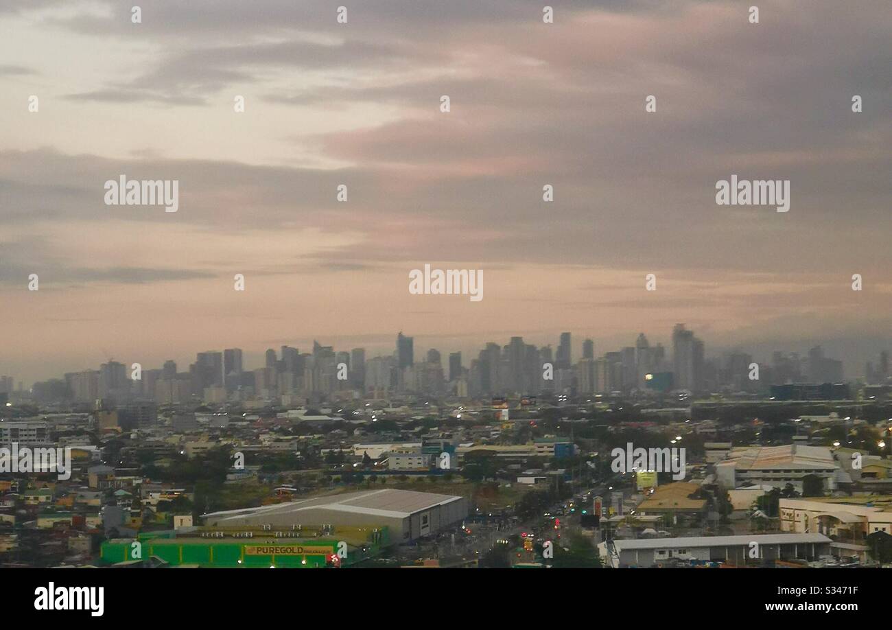 Metro manila skyline sunset hi-res stock photography and images - Alamy