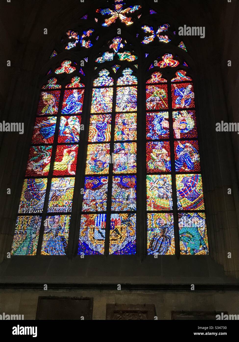 Cathedral stained glass hi-res stock photography and images - Alamy