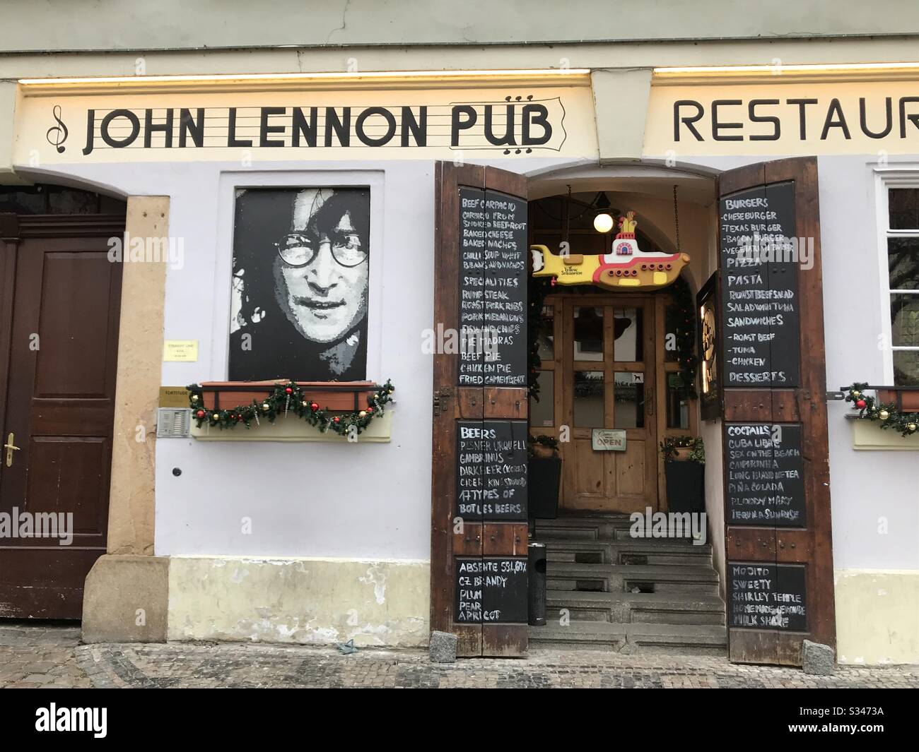 John lennon pub hi-res stock photography and images - Alamy