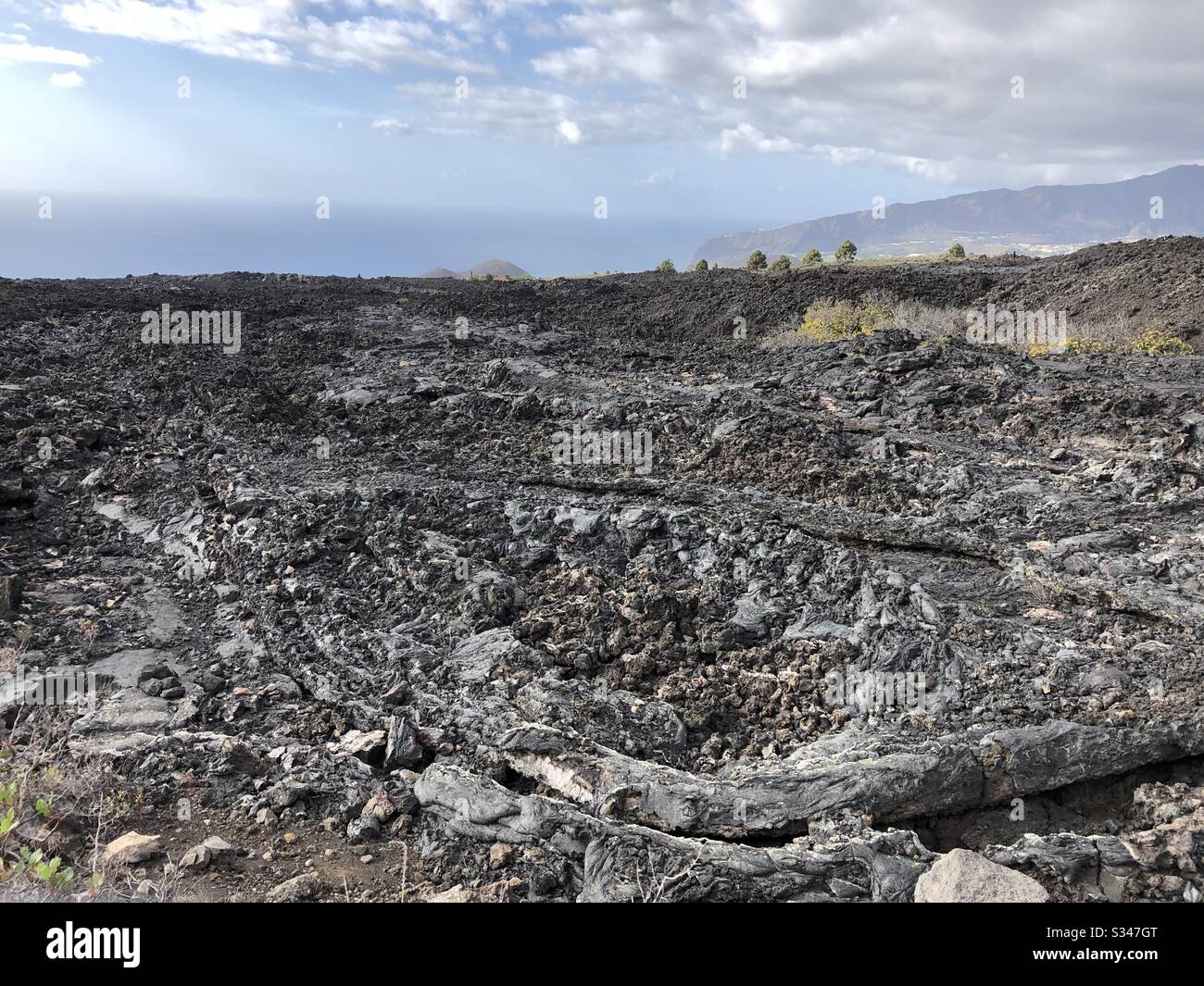 Volcano flow hi-res stock photography and images - Alamy