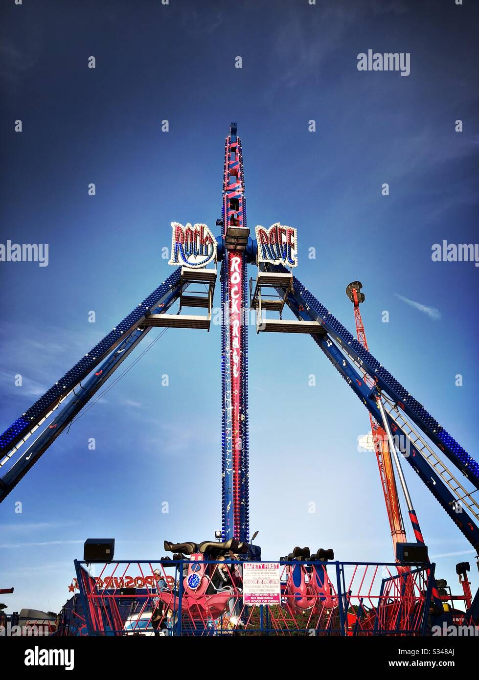 Swinging rides hi-res stock photography and images - Alamy