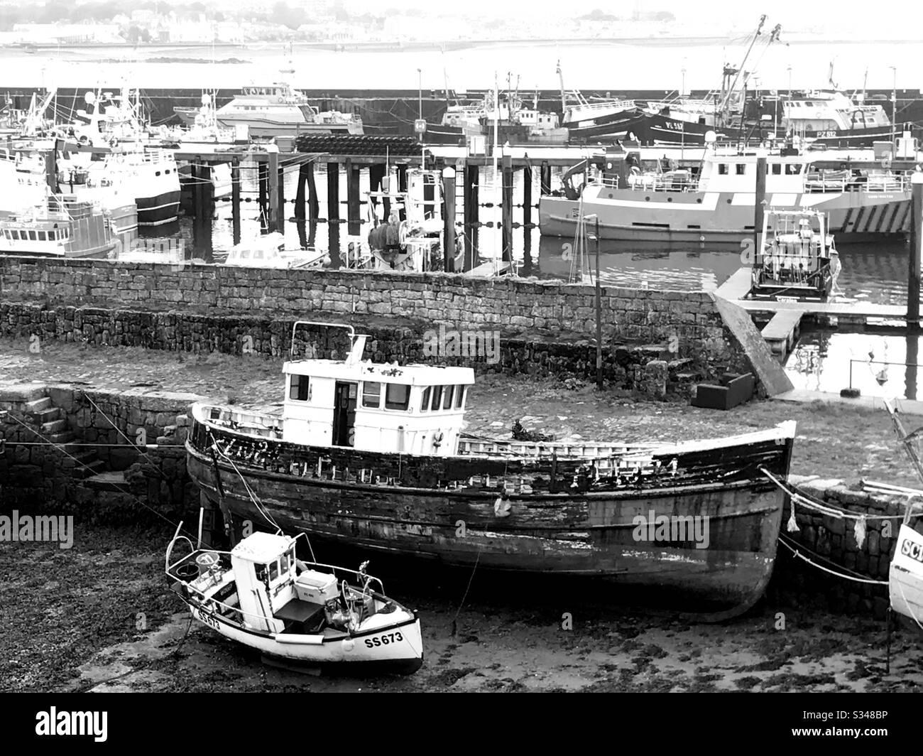 Fishing dock newlyn hi-res stock photography and images - Alamy
