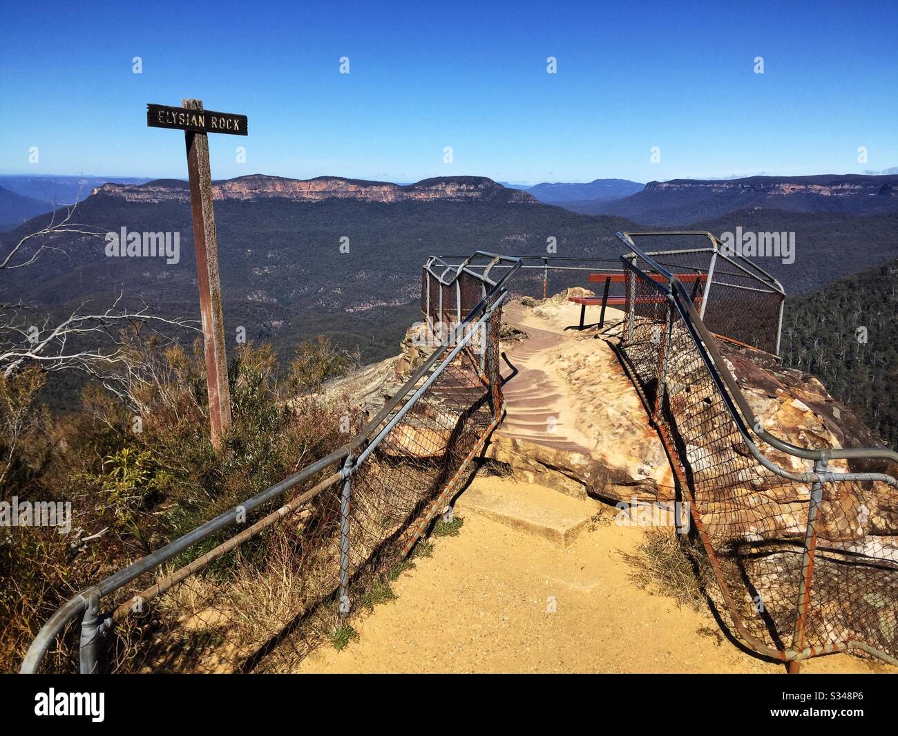 Mount Solitary and the Jamison Valley from Elysian Lookout, Blue ...