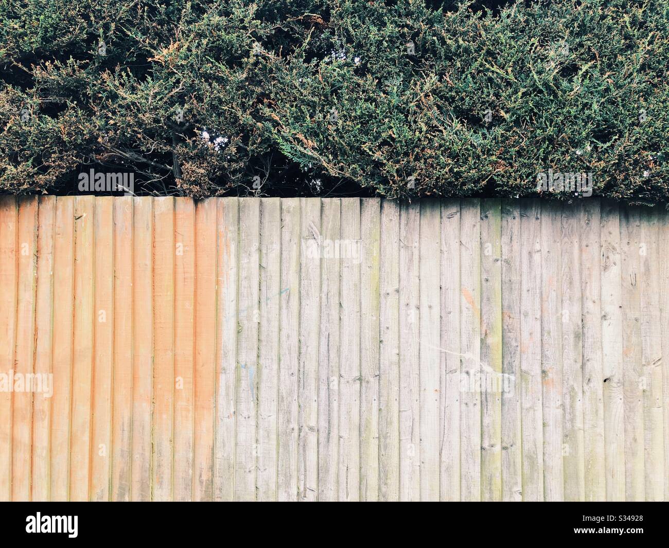 Painted fence hi-res stock photography and images - Alamy
