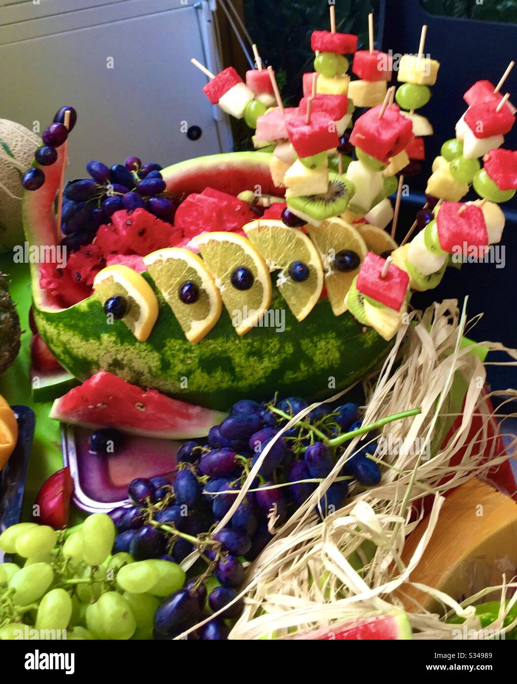 Fruit display hi-res stock photography and images - Alamy