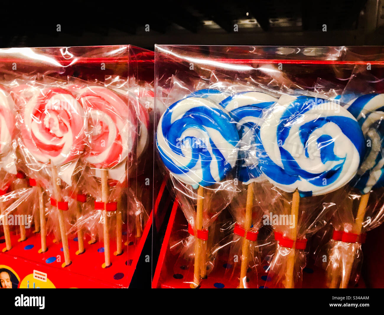 Red and blue sweets hi-res stock photography and images - Alamy