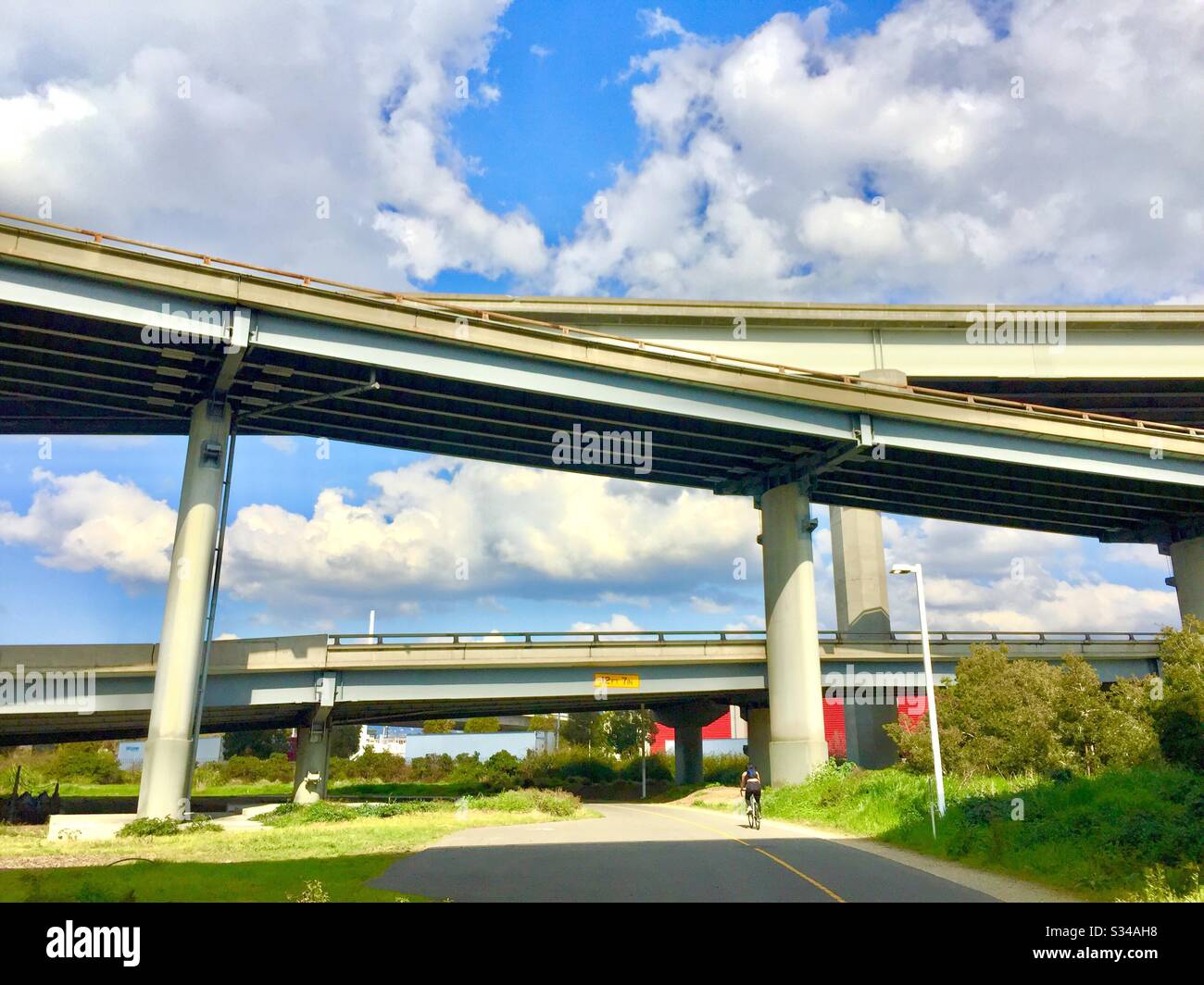 Crisscrossing hi-res stock photography and images - Alamy