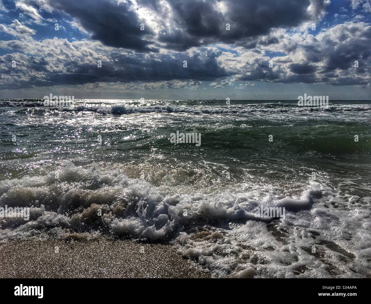 Crazy wave hi-res stock photography and images - Alamy