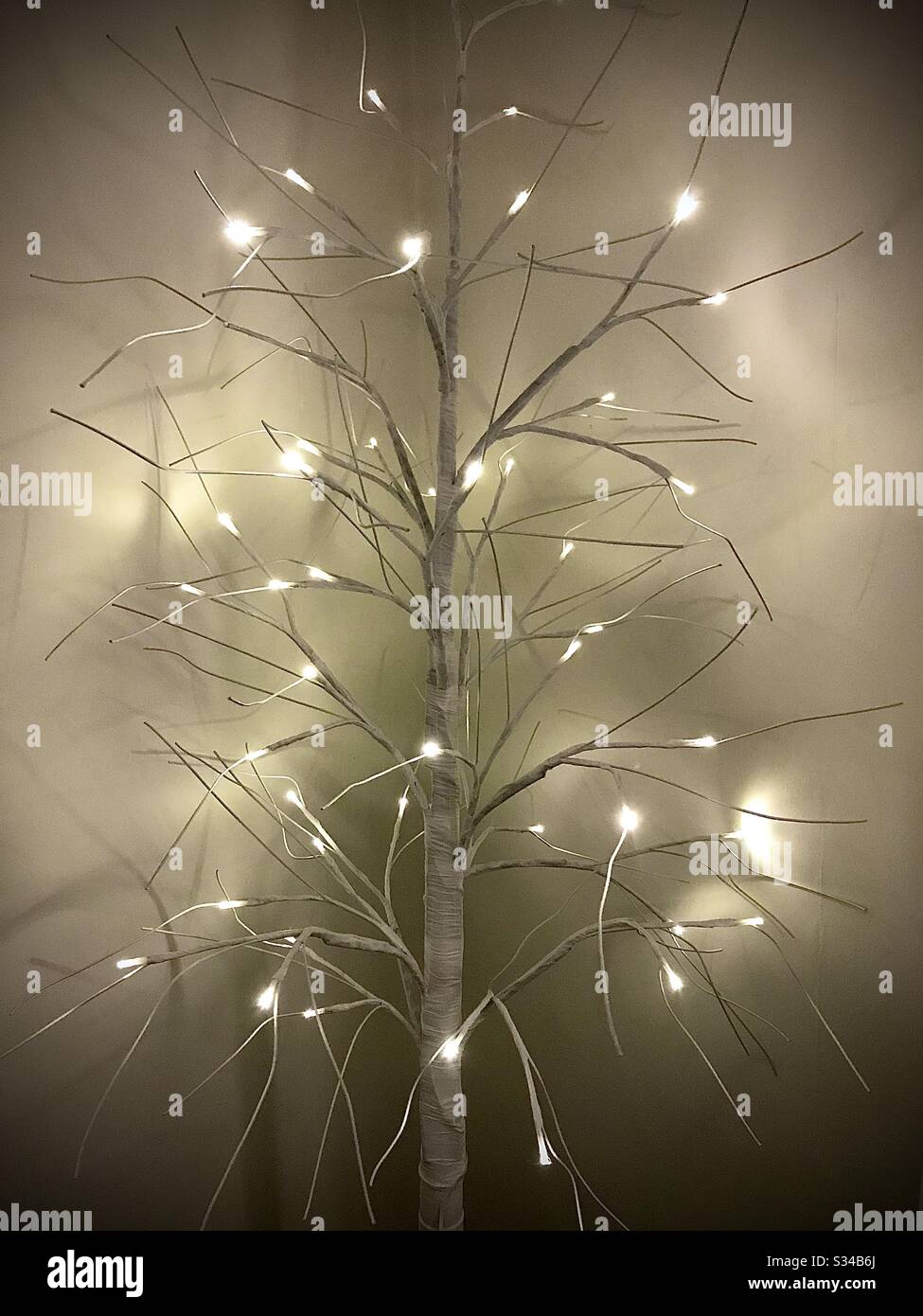 Lit tree hi-res stock photography and images - Alamy