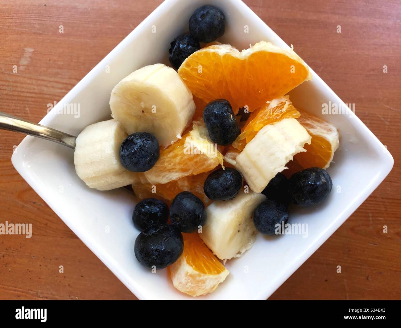 Bowl of sliced fruit hi-res stock photography and images - Alamy
