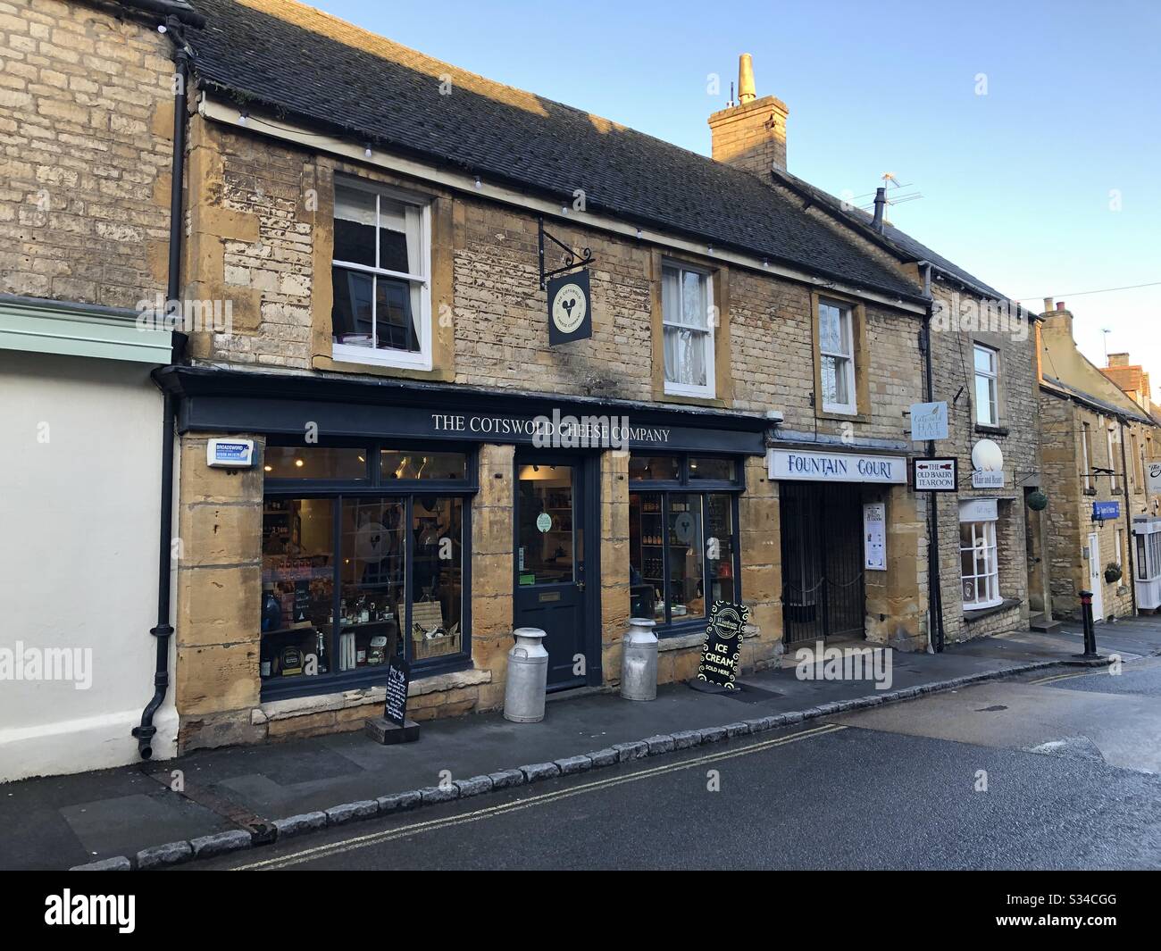 Cotswold cheese company shop hi-res stock photography and images - Alamy