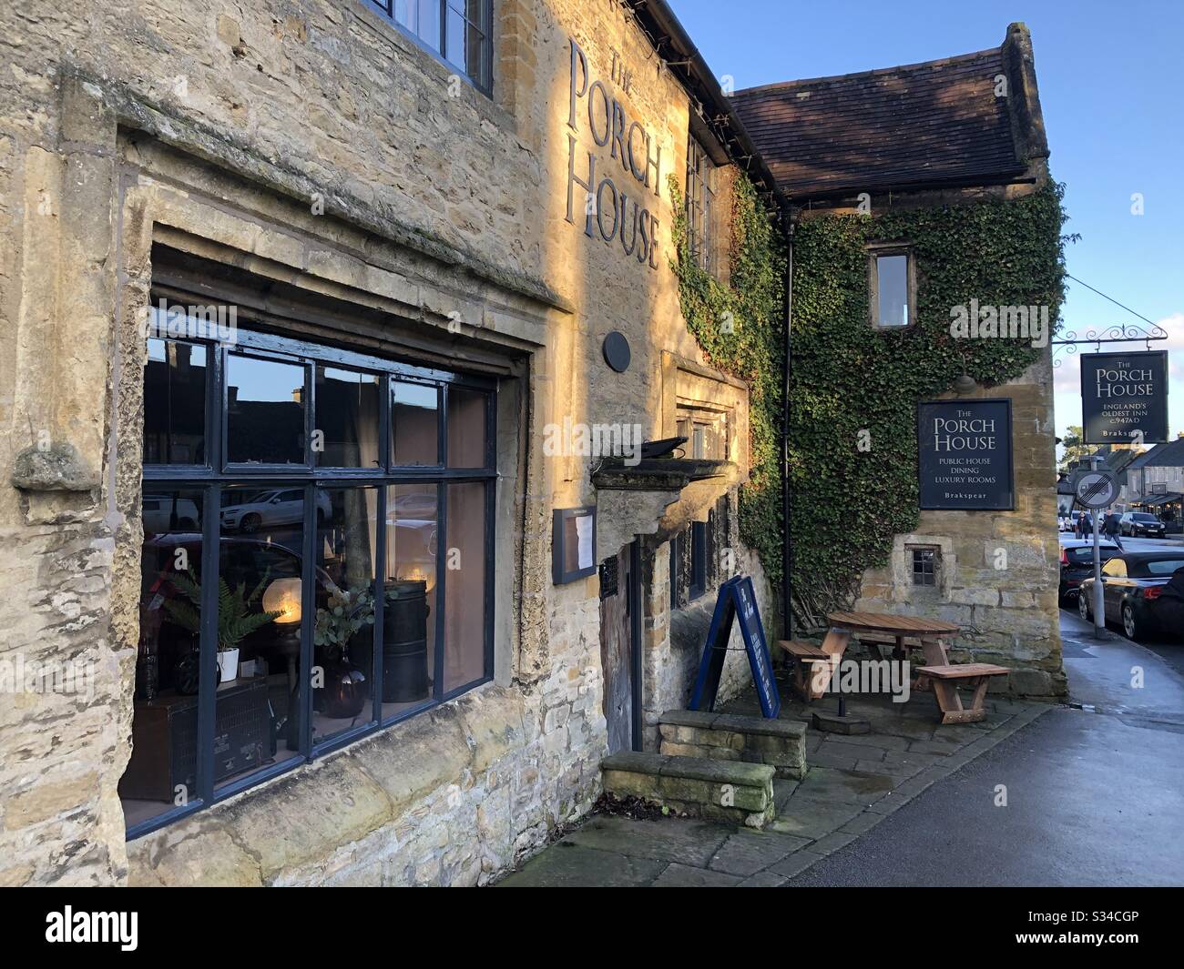 Oldest pub england hi-res stock photography and images - Alamy