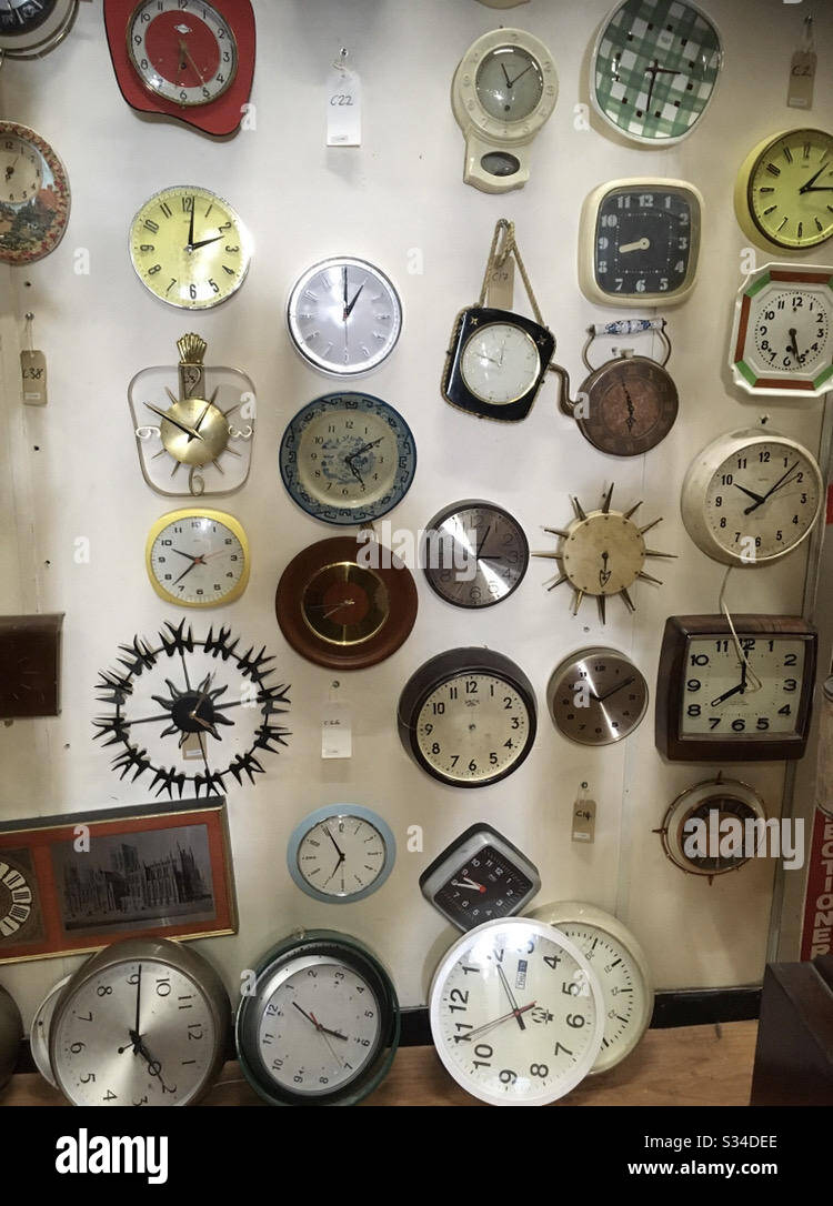 Kitchen clocks hi-res stock photography and images - Alamy