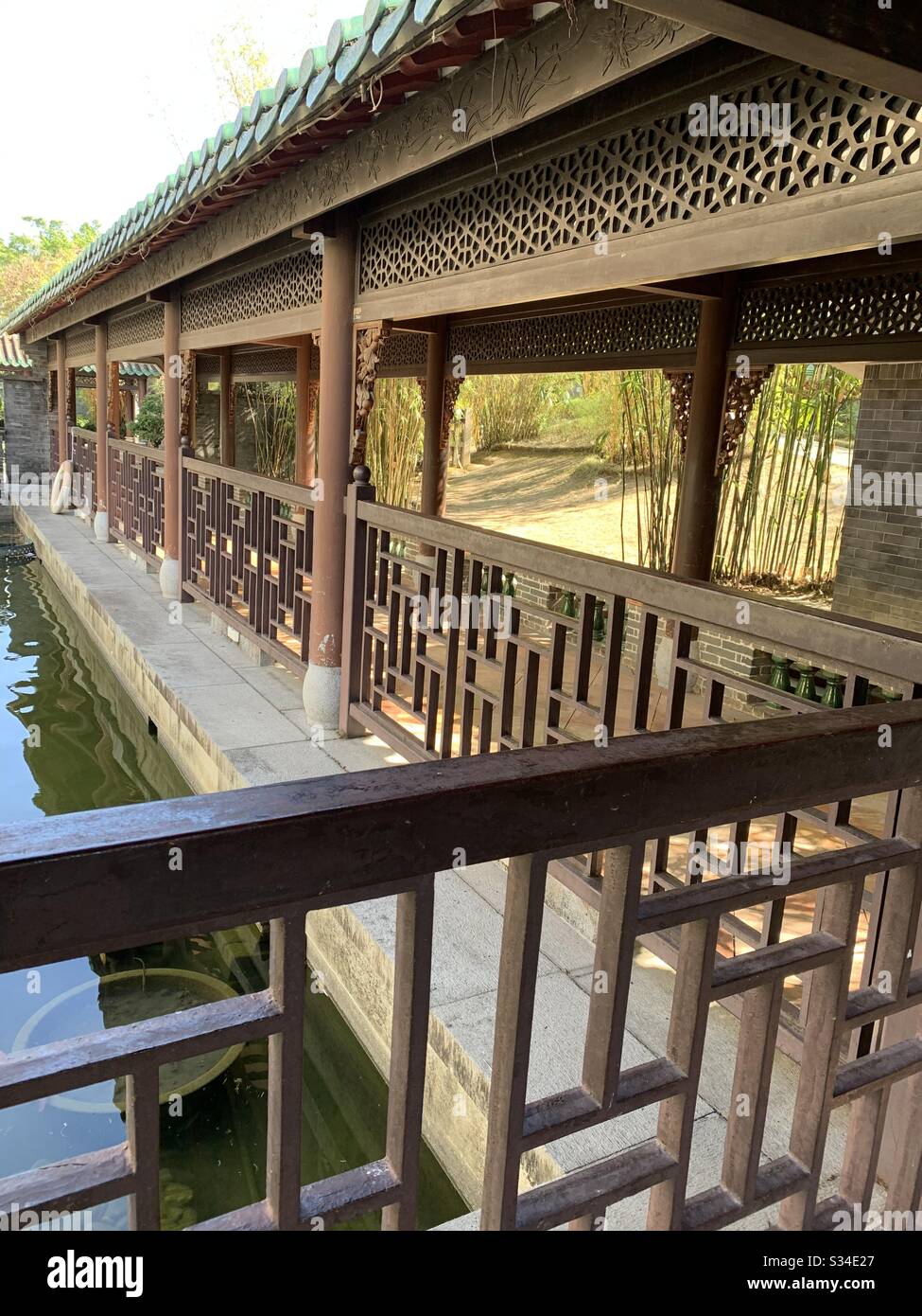 Aisle style hi-res stock photography and images - Alamy