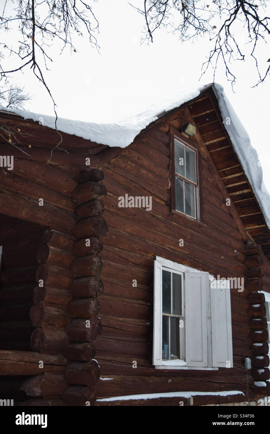 Covered cabin hi-res stock photography and images - Alamy