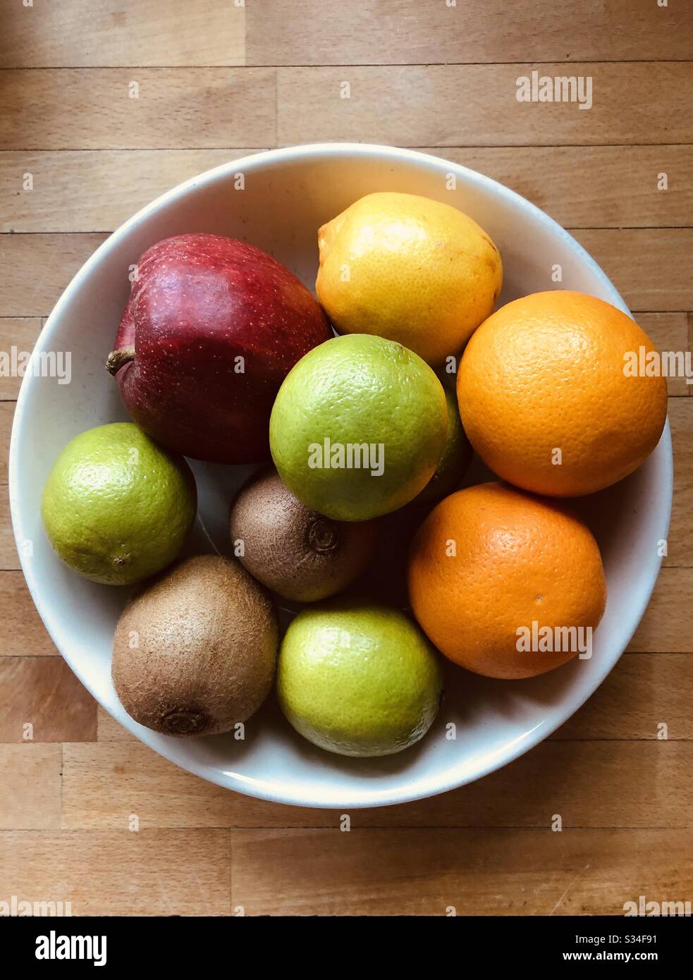 Oranges on kitchen counter hi-res stock photography and images - Alamy