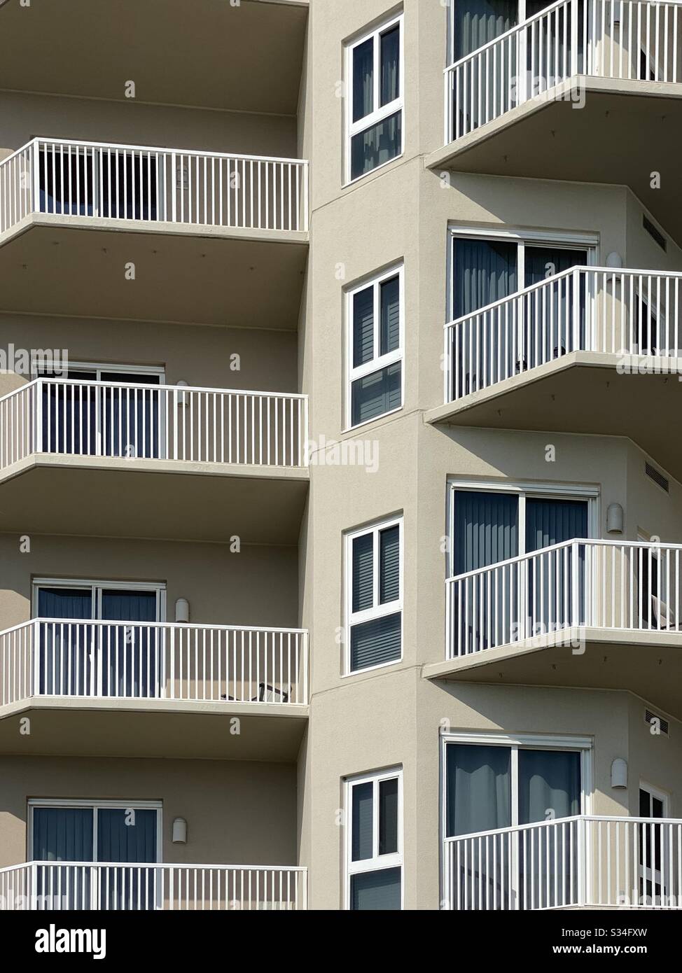 Tall building balconies hi-res stock photography and images - Alamy