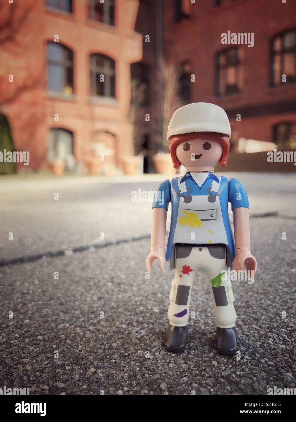 Outside painter hi-res stock photography and images - Alamy
