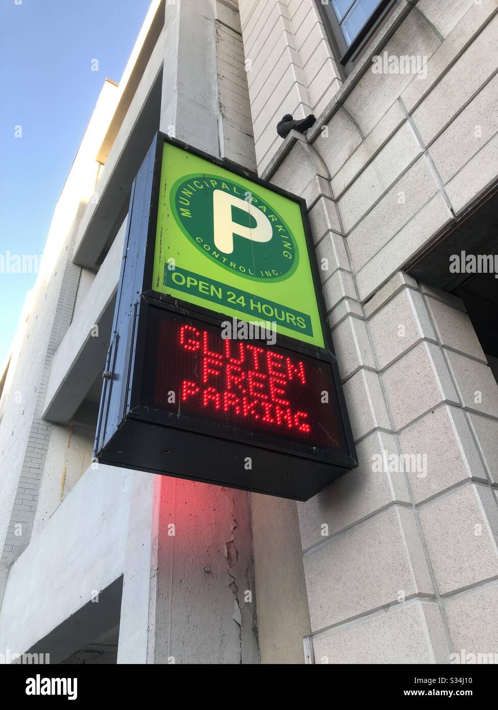 Funny parking sign hi-res stock photography and images - Alamy