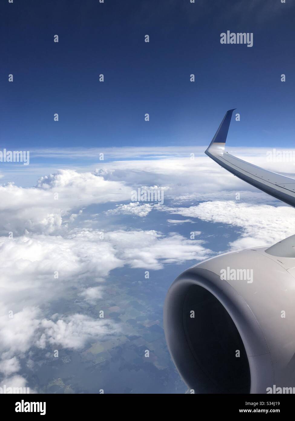 Window view airplane hi-res stock photography and images - Alamy