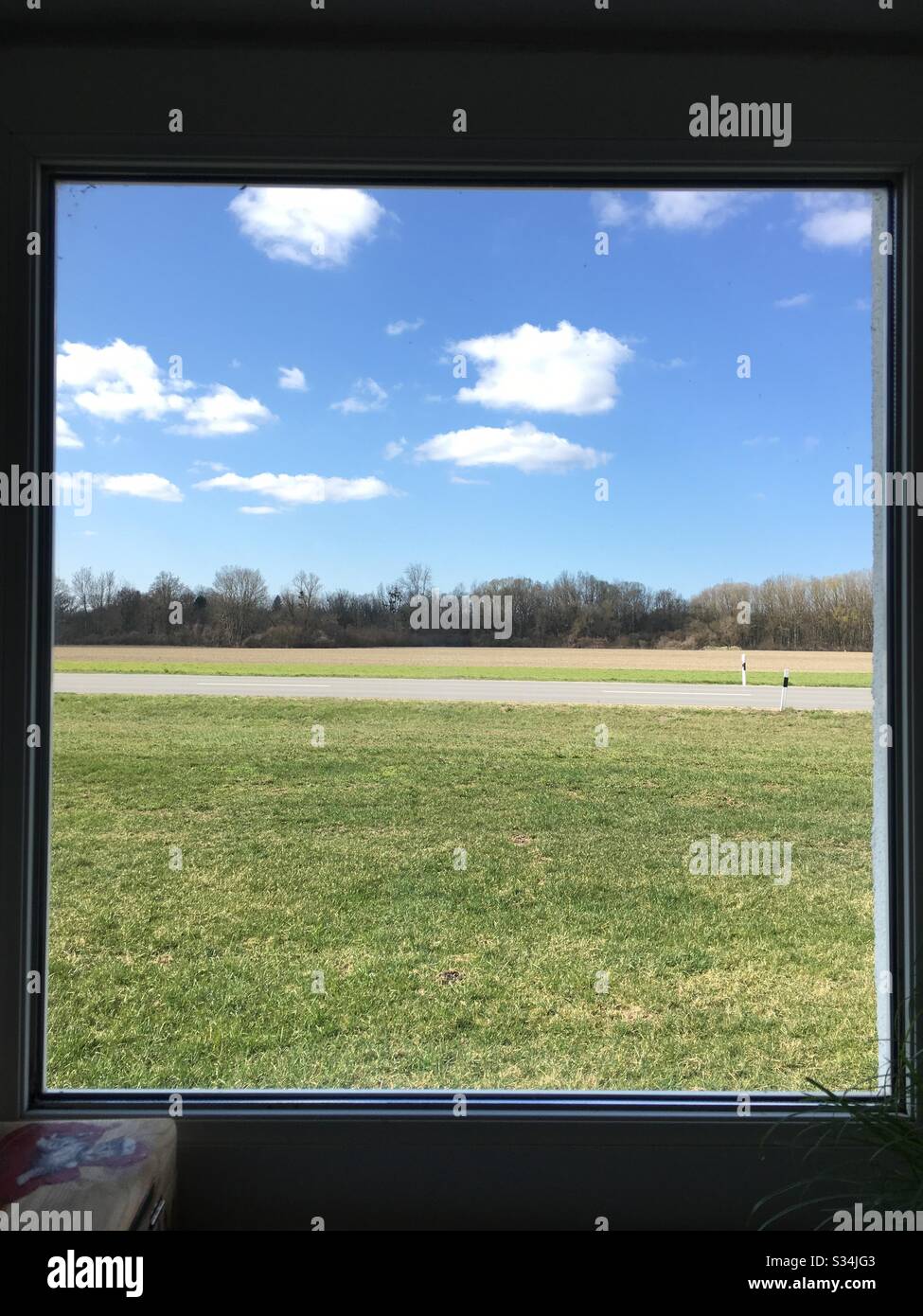 Blue sky and green fields hi-res stock photography and images - Alamy