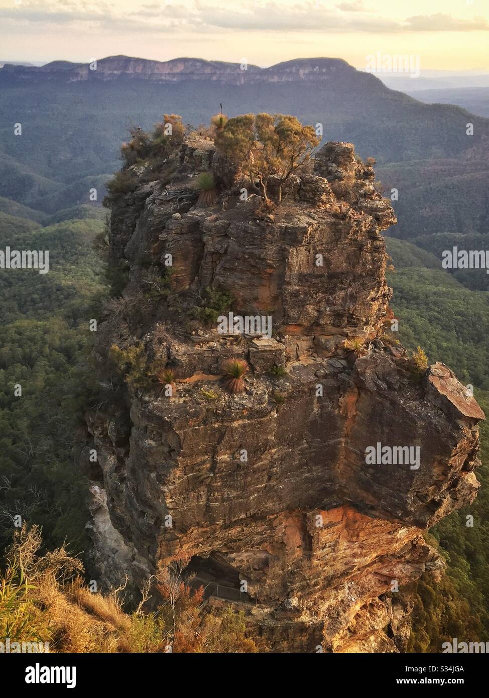 Sunset at the Three Sisters, Blue Mountains National Park, NSW ...