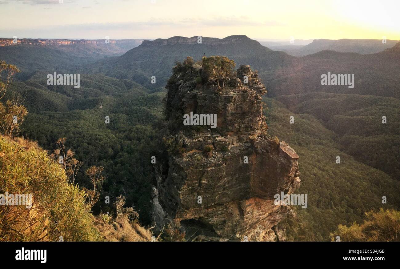 Sunset at the Three Sisters, Blue Mountains National Park, NSW ...