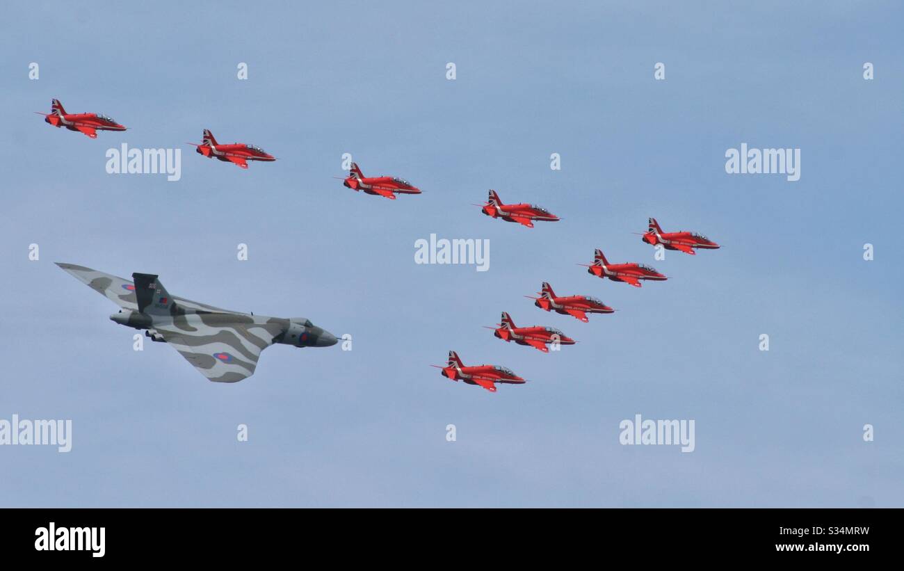 Vulcan with red arrows hi-res stock photography and images - Alamy