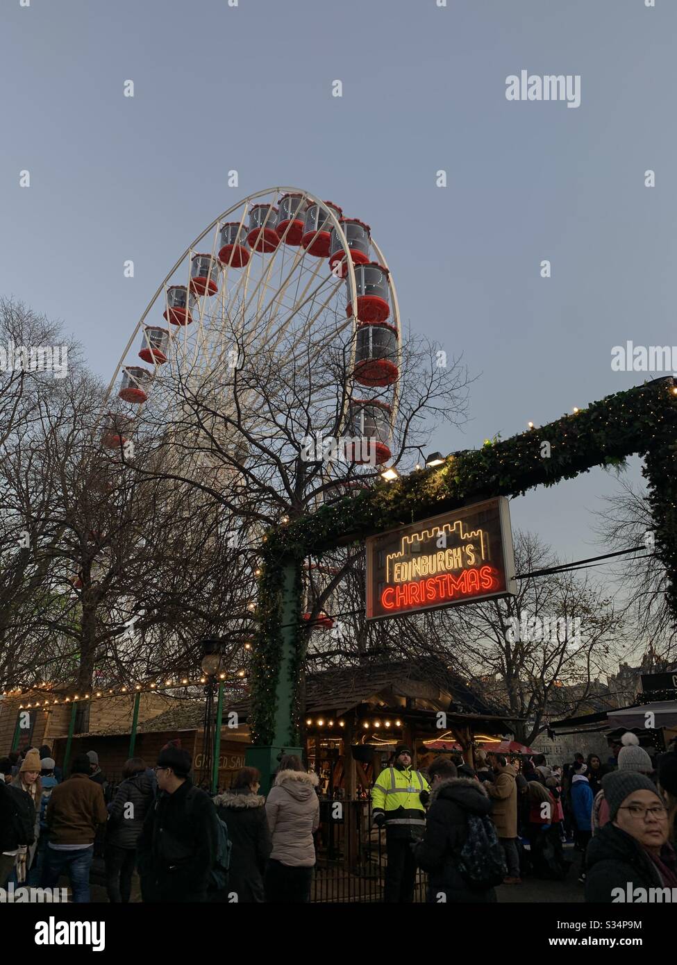 Edinburgh christmas markets hi-res stock photography and images - Alamy