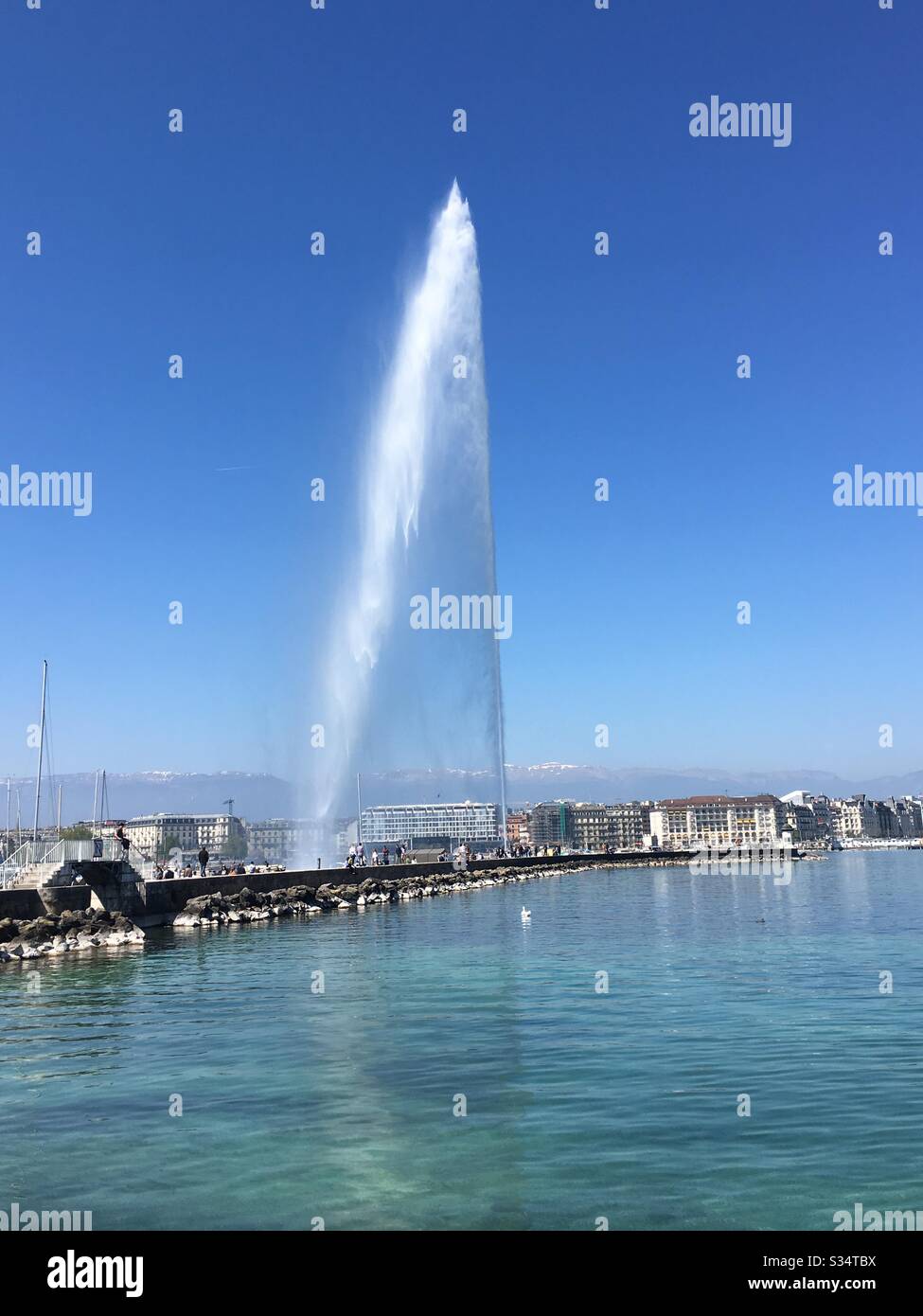 Geneva fountain hi-res stock photography and images - Alamy