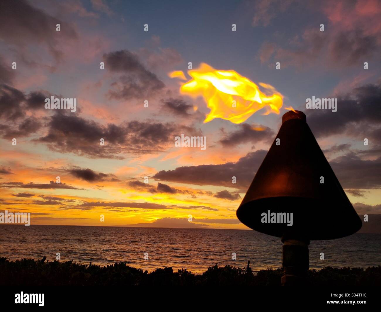 Luau sunset hi-res stock photography and images - Alamy