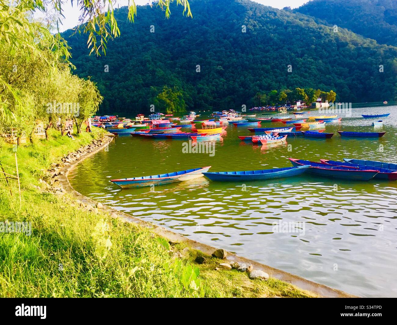 Lake water and boats hi-res stock photography and images - Alamy