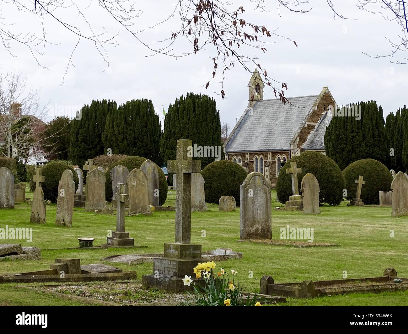 Tranquil scene at a cemetery in Leighton Buzzard in England Stock Photo ...