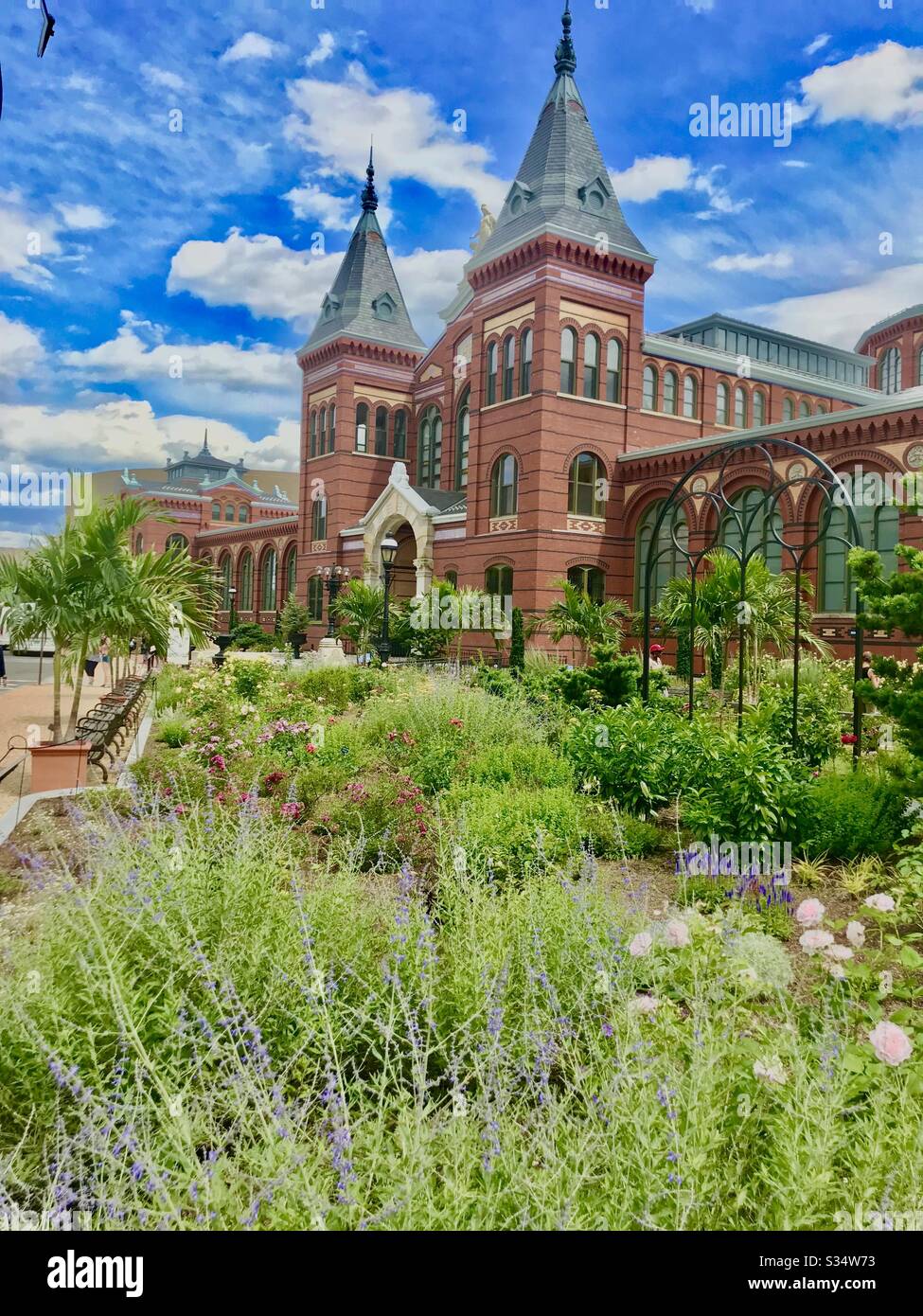 Smithsonian museum and garden Stock Photo - Alamy