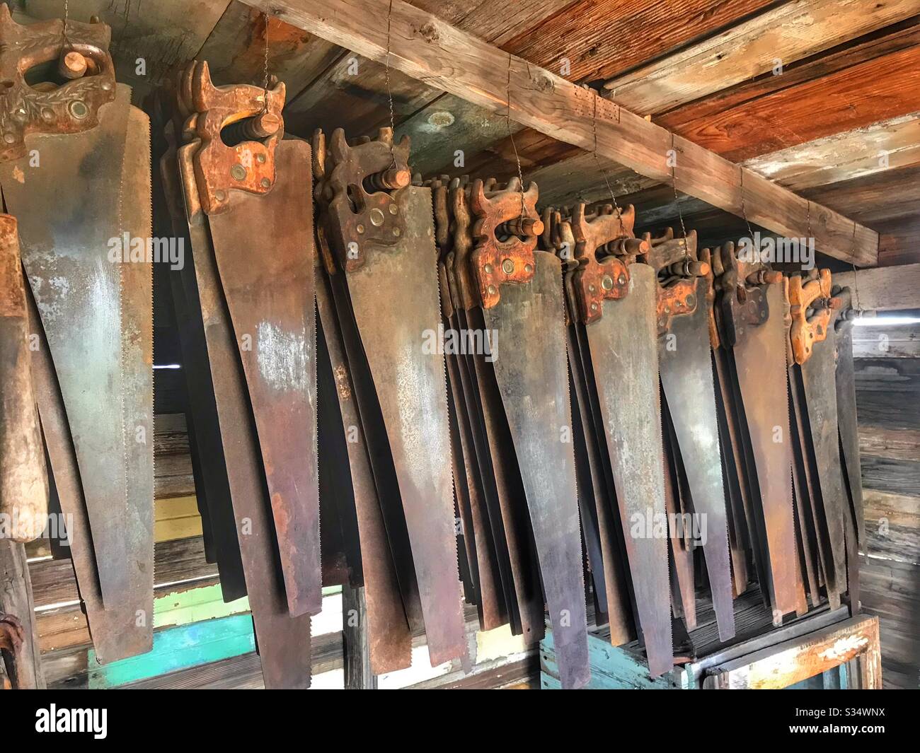 Hand saws hi-res stock photography and images - Alamy