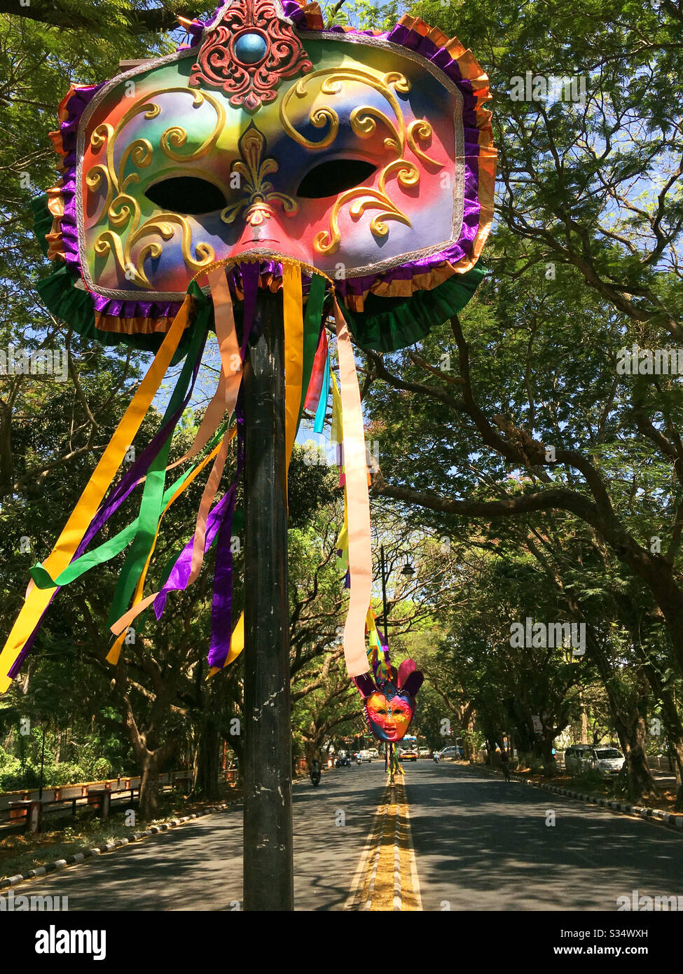 Huge masks hi-res stock photography and images - Alamy