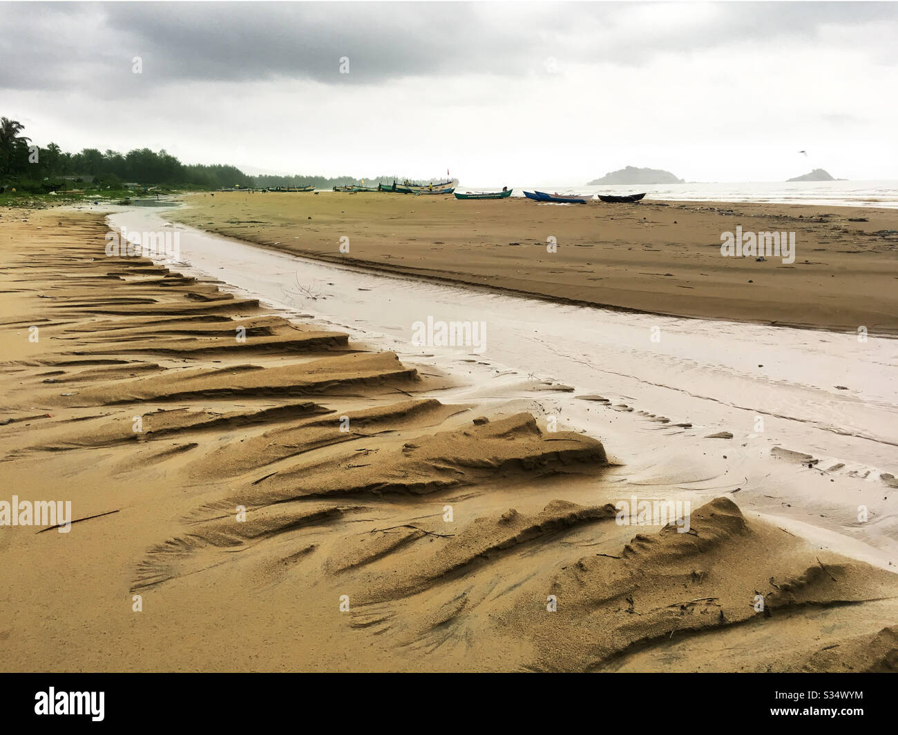 Beach sand patterns hi-res stock photography and images - Alamy