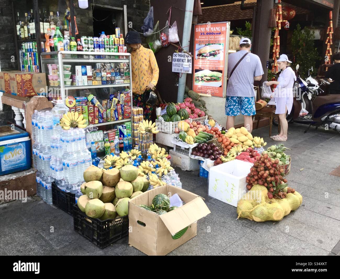 Vietnam food shop hi-res stock photography and images - Alamy