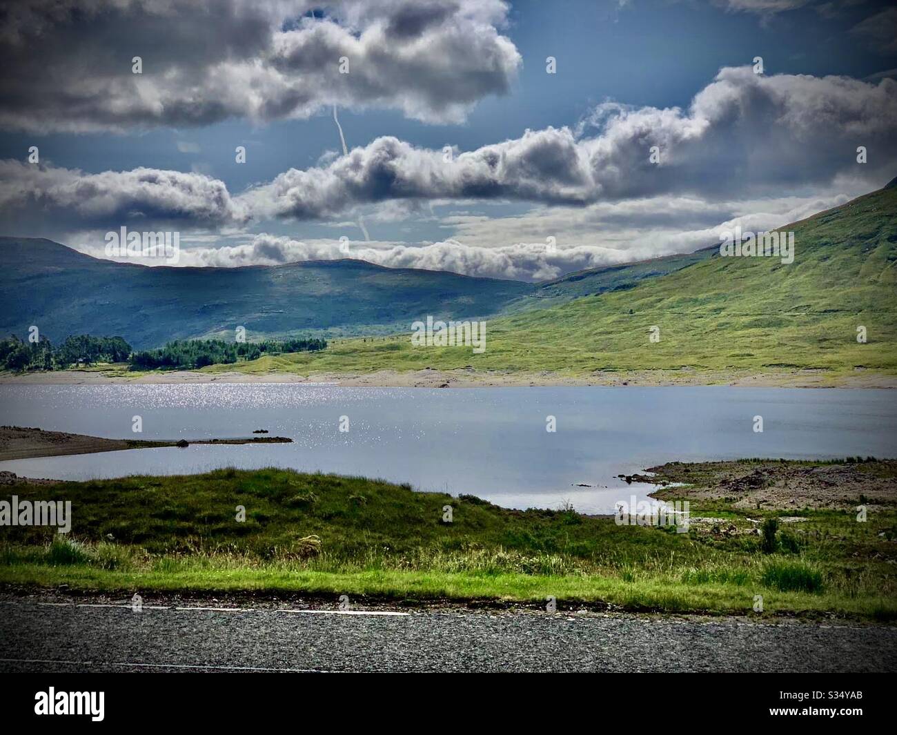 Roadside lake hi-res stock photography and images - Alamy