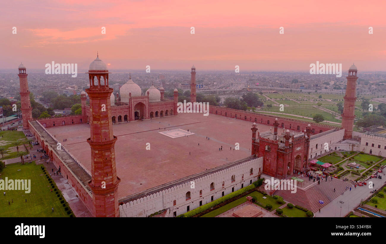 Badshahi mosque, lahore sunset hi-res stock photography and images - Alamy
