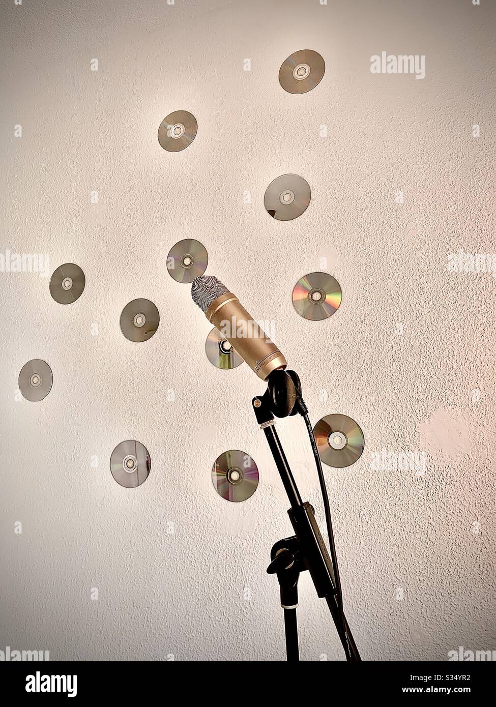 Retro recording hi-res stock photography and images - Alamy
