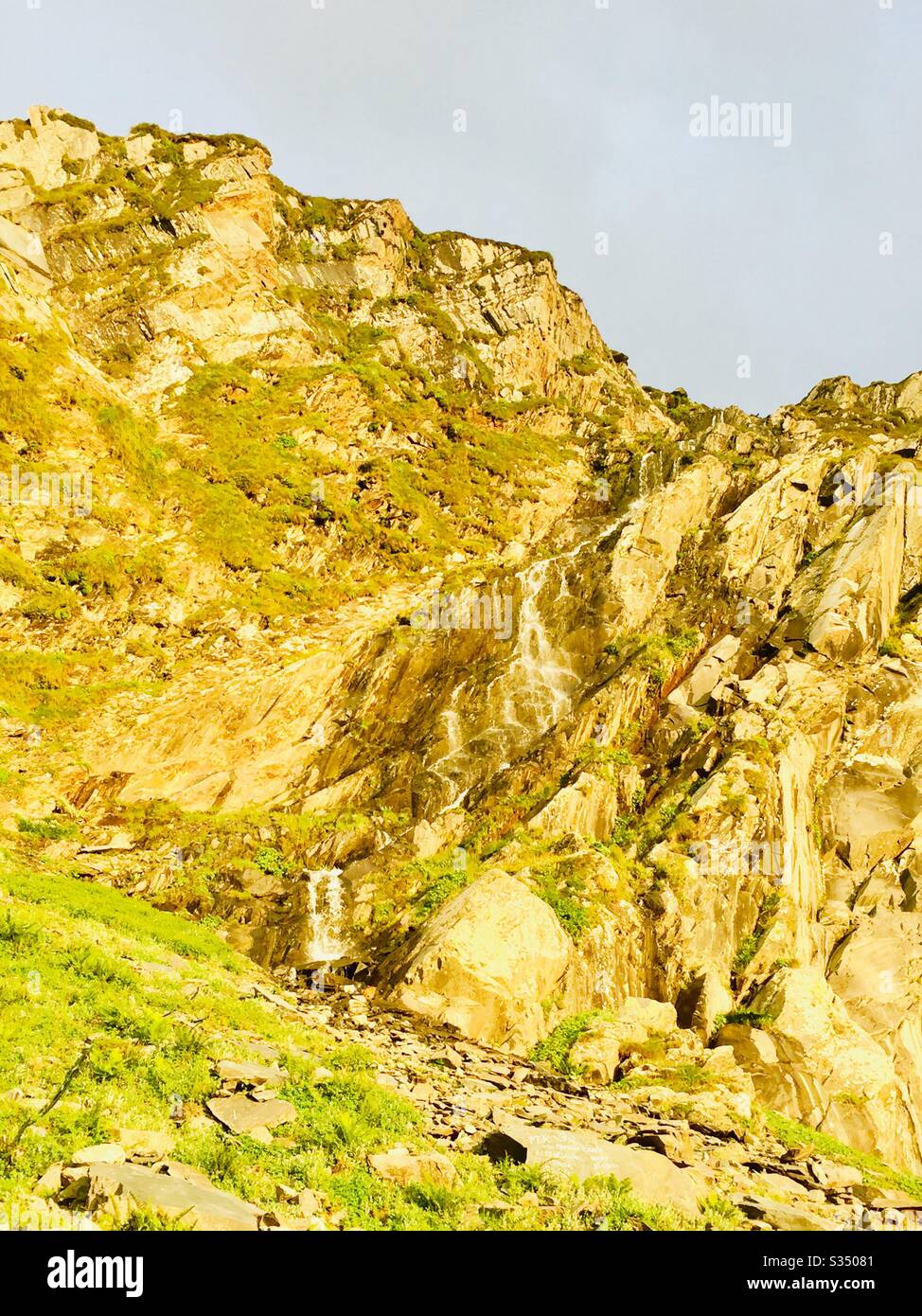 Golden rocks hi-res stock photography and images - Alamy