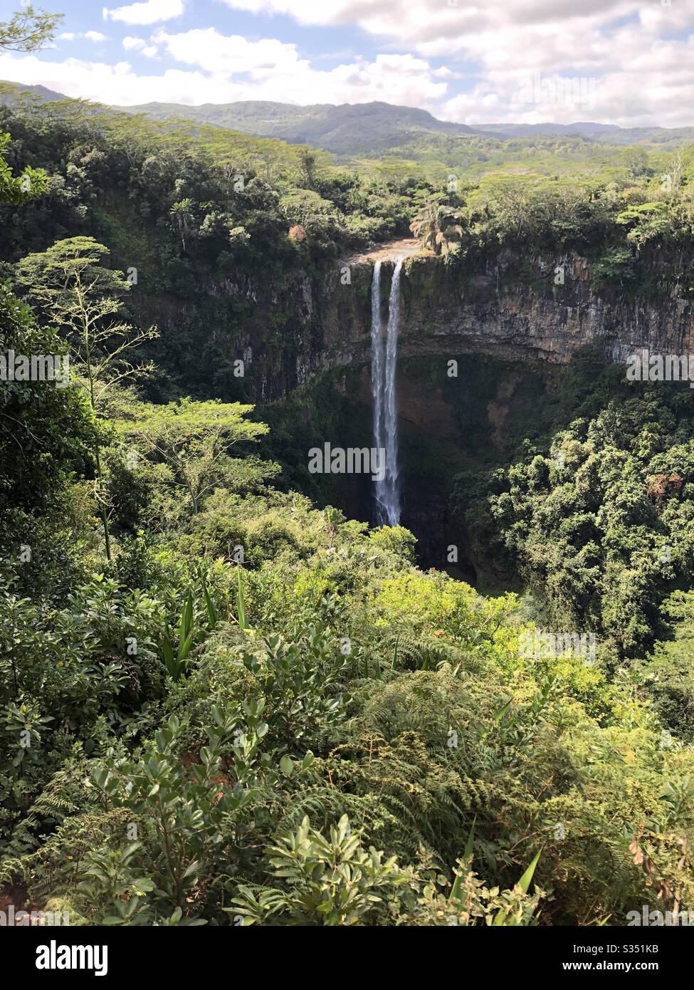 Waterfall and volcano hi-res stock photography and images - Alamy