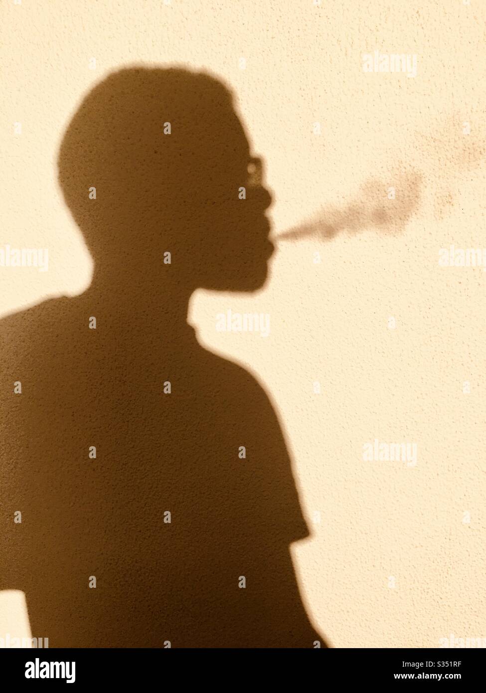 African smoker hi-res stock photography and images - Alamy