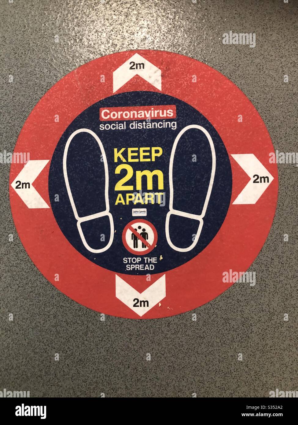 Keep 2m apart sign hi-res stock photography and images - Alamy