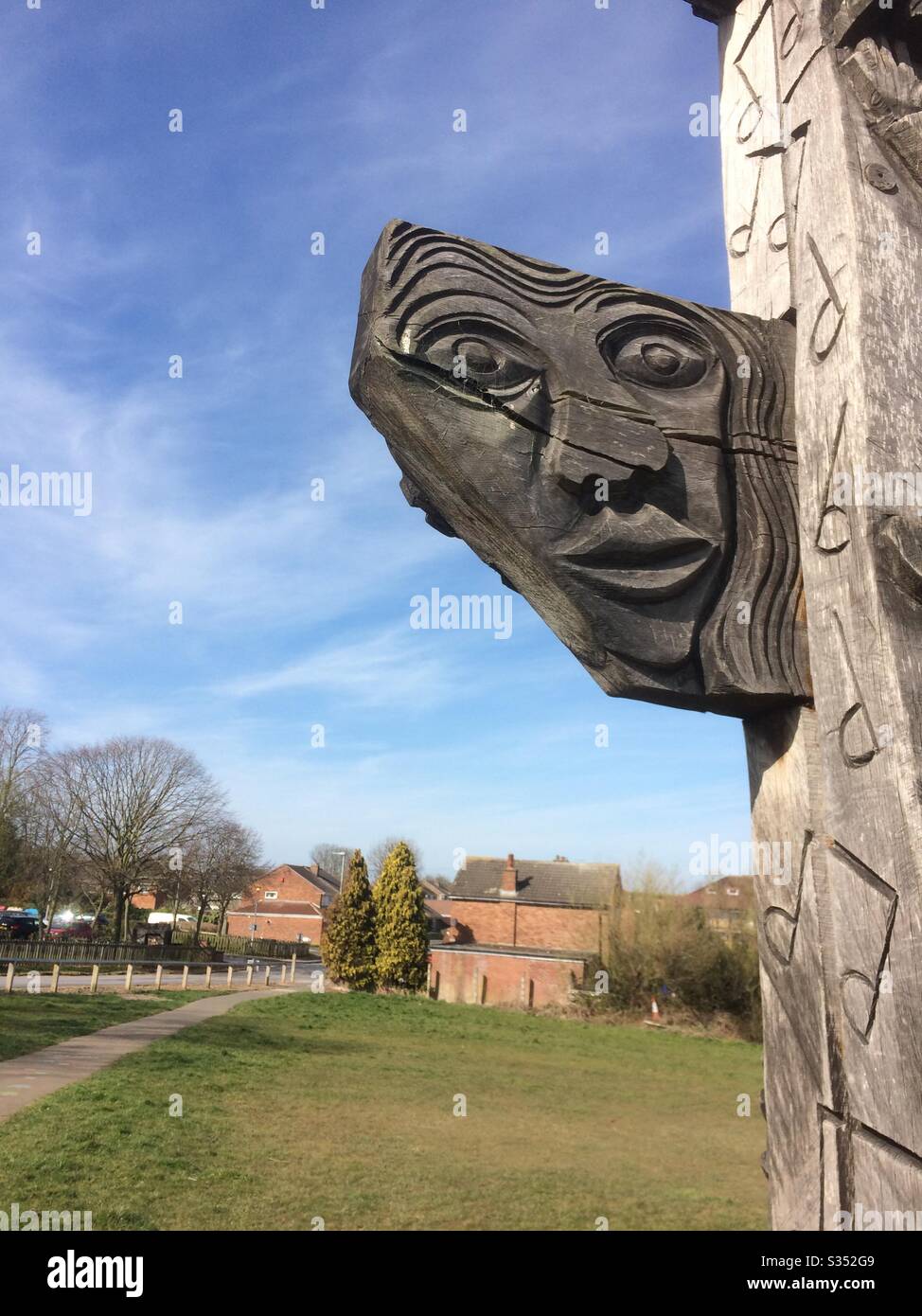 Totem pole face hi-res stock photography and images - Alamy